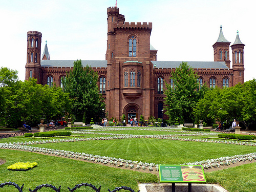 The Smithsonian | Dougie Does Monuments